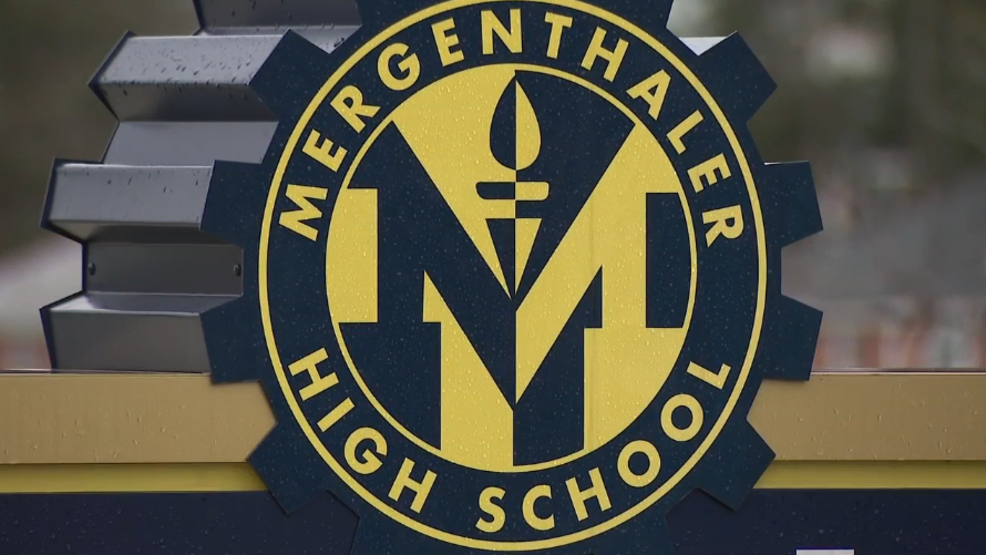 'I'M WORRIED' | Mervo H.S. students report getting robbed | WBFF