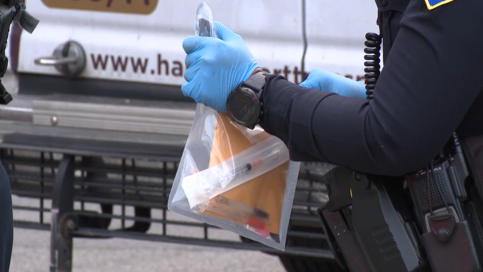 Shoplifter Stabs Security Guard With Syringe Police Say Wbff